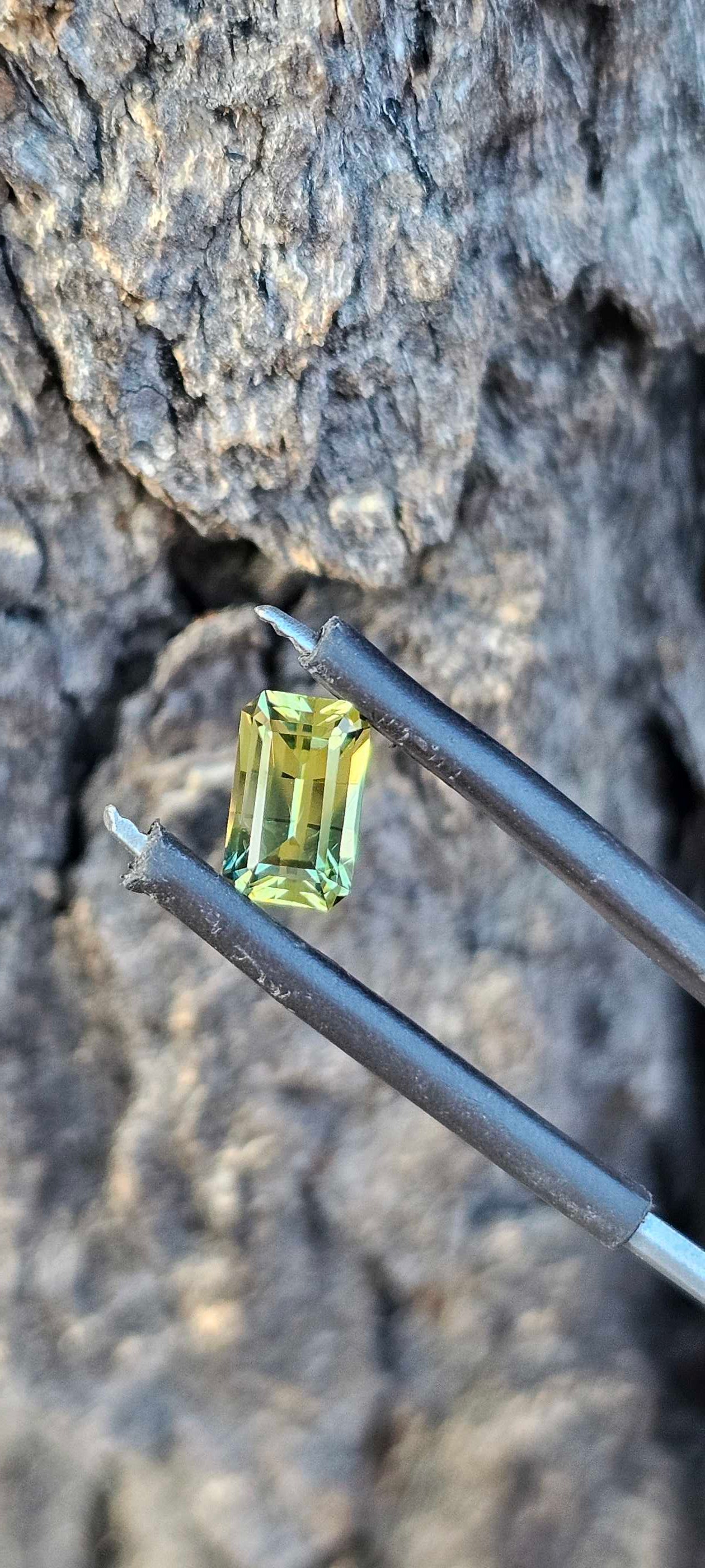 0.89ct rectangle emerald cut yellow parti sapphire – Evolution Gemstones